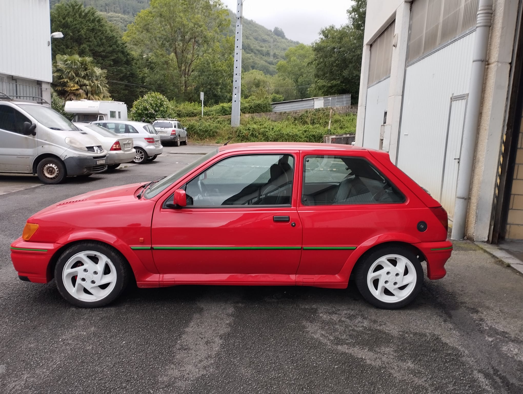 LOS COCHES DE NUESTROS SOCIOS Patxi Gateu y su Ford Fiesta XR2i RS 16v ...